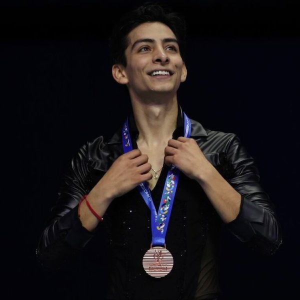 Donovan Carrillo qualifié pour Milan-Cortina 2026 - Actu Patinage